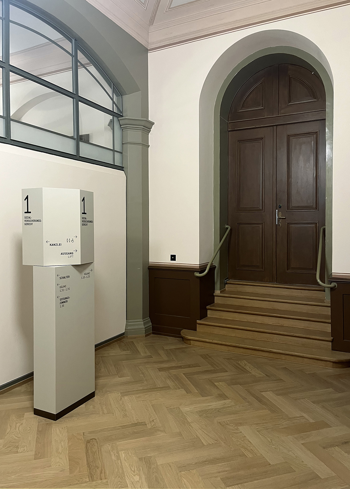 Focus Grafik, Karin Rütsche -> Signaletik | Schrift am Bau -> Gerichte ...